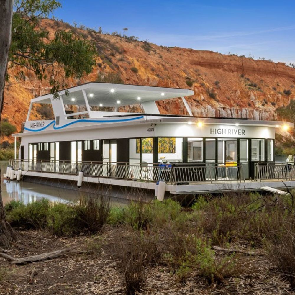 Murray River Walk Accommodation | Luxury Houseboat | Walk Into Luxury
