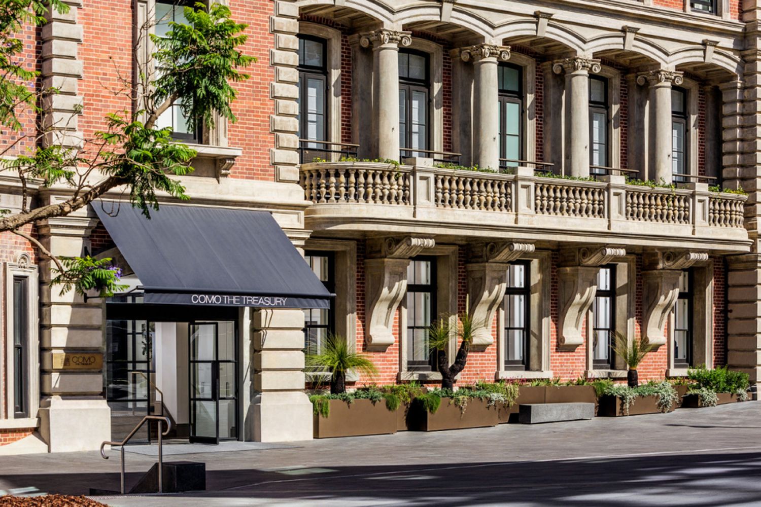 Luxury Cape to Cape Walk & COMO Treasury | Walk into Luxury